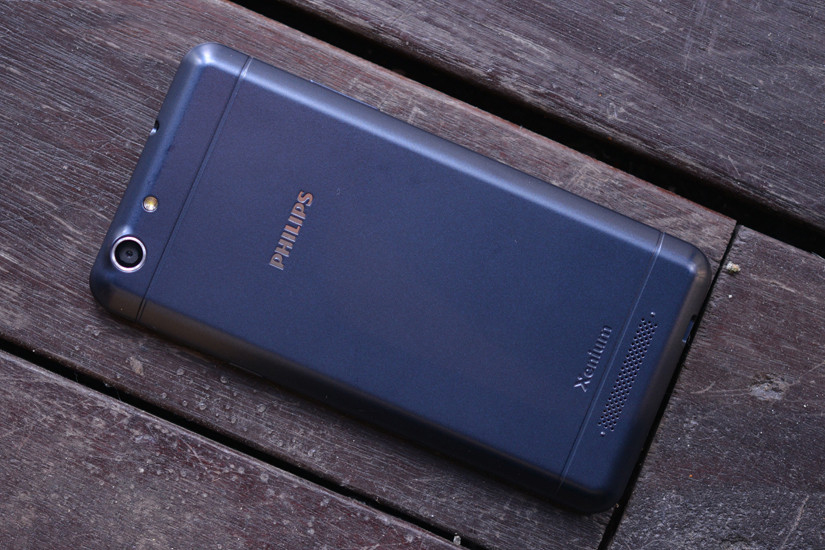 Обзор Philips Xenium V526. Аккумулятор с функцией телефона